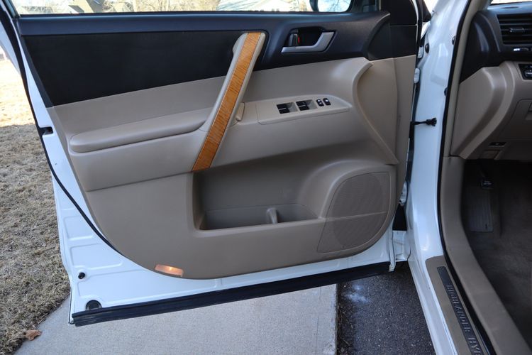 2008 Toyota Highlander Hybrid Base | Victory Motors of Colorado
