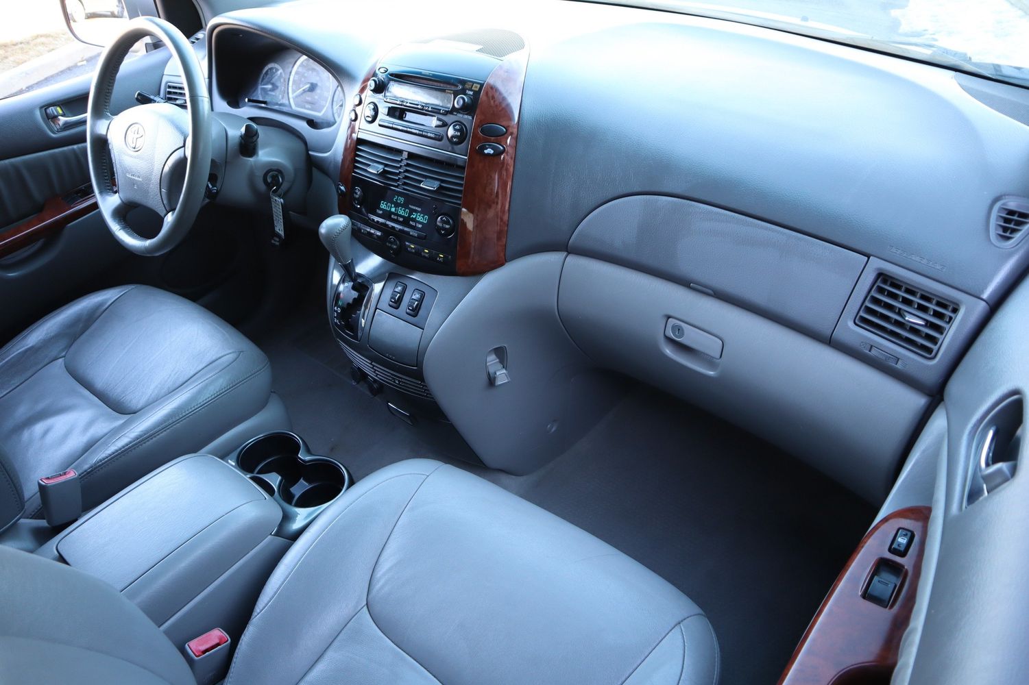 2004 Toyota Sienna XLE 7 Passenger | Victory Motors of Colorado