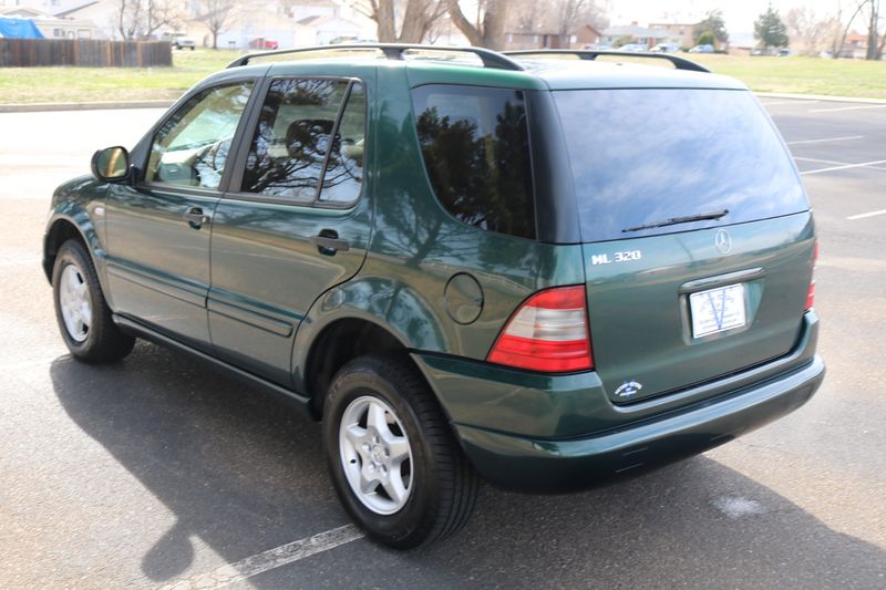 2000 Mercedes-Benz ML 320 Photos
