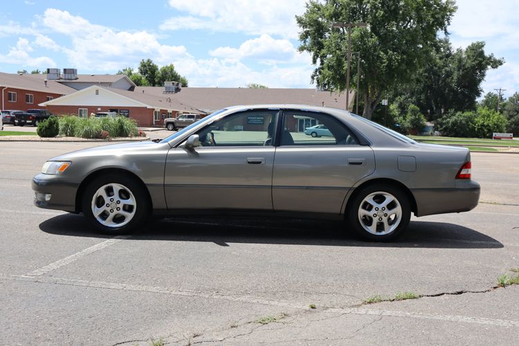 2001 Lexus ES 300 Base | Victory Motors of Colorado