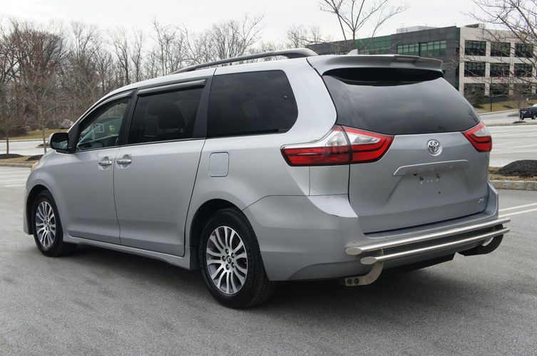 2018 Toyota Sienna XLE 7-Passenger Auto Access Seat | Zoom Auto Group ...