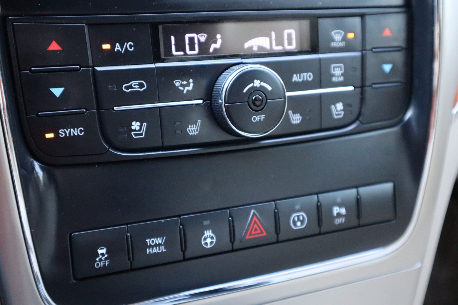 2013 Jeep Grand Cherokee Overland | Victory Motors of Colorado