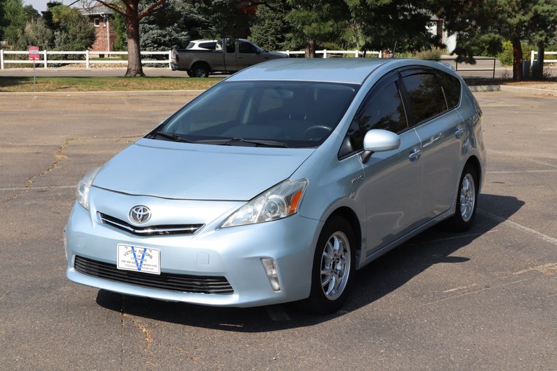 2012 Toyota Prius v Photos