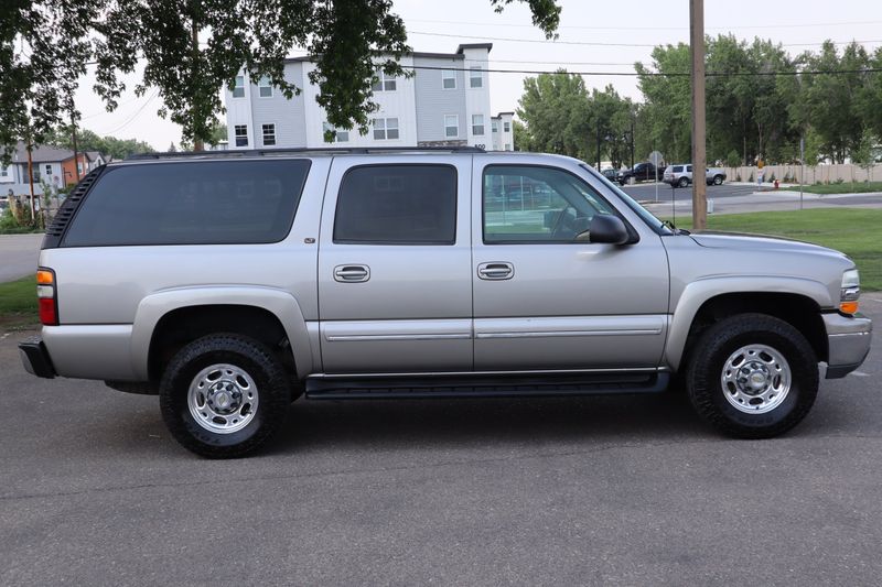 2003 Chevrolet Suburban Photos