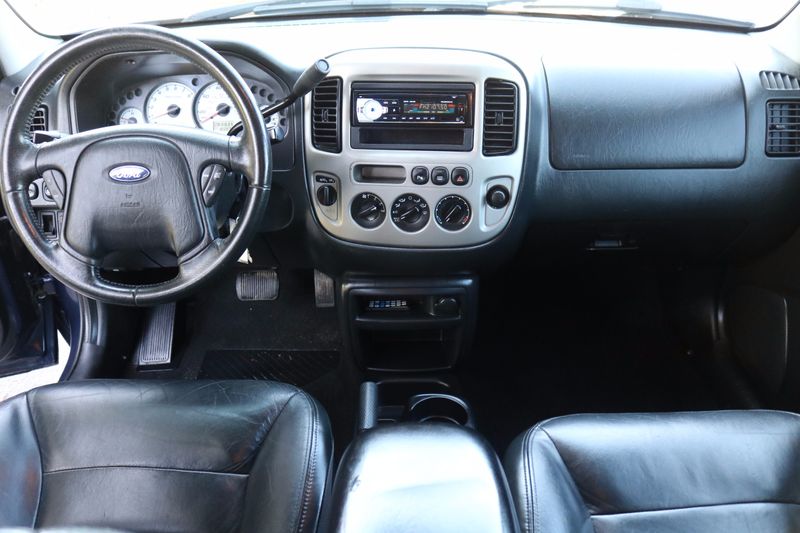 2004 Ford Escape Photos