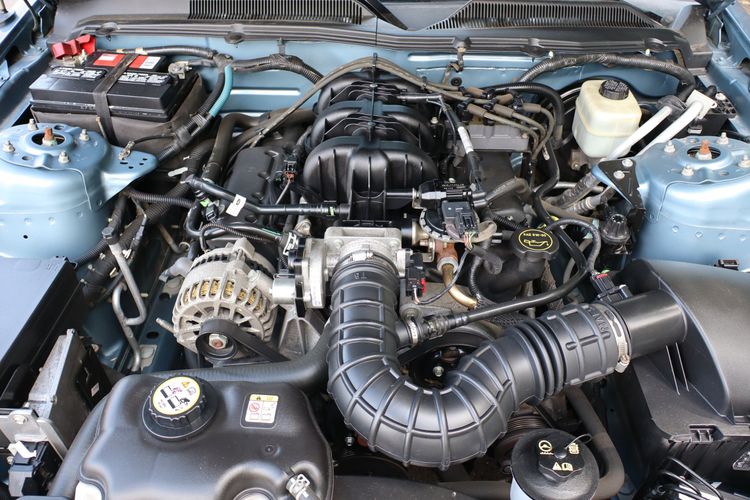 2006 Ford Mustang V6 Standard | Victory Motors of Colorado