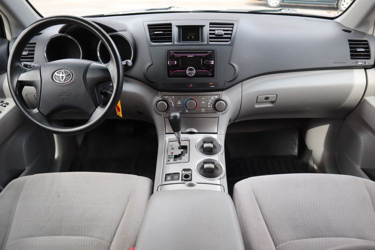 2010 Toyota Highlander Base | Victory Motors of Colorado