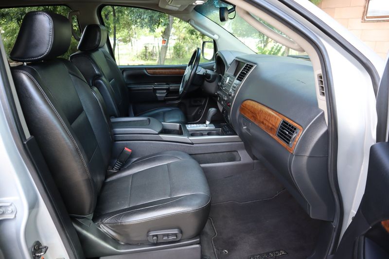 2009 Nissan Armada Photos