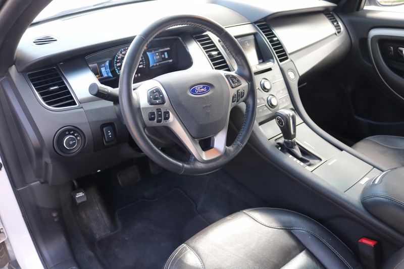 2013 Ford Taurus Photos