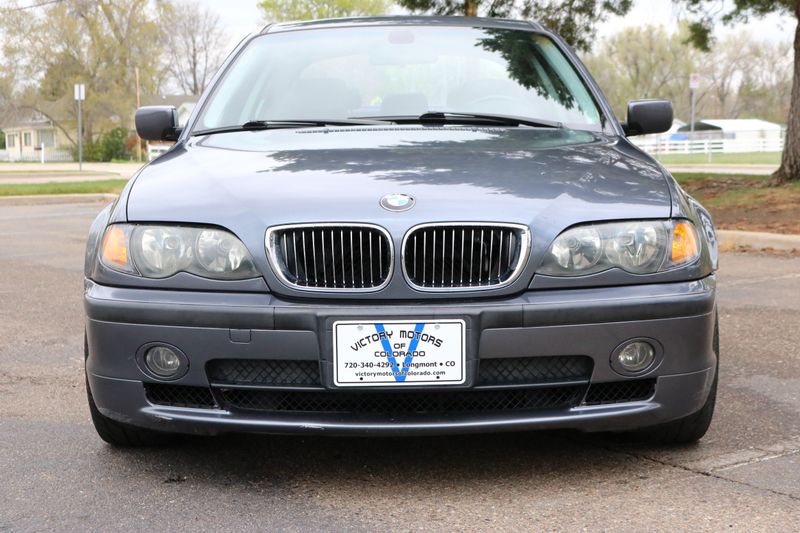 2003 BMW 325i Photos
