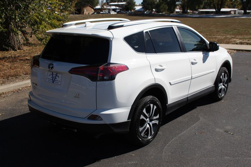 2017 Toyota RAV4 Photos