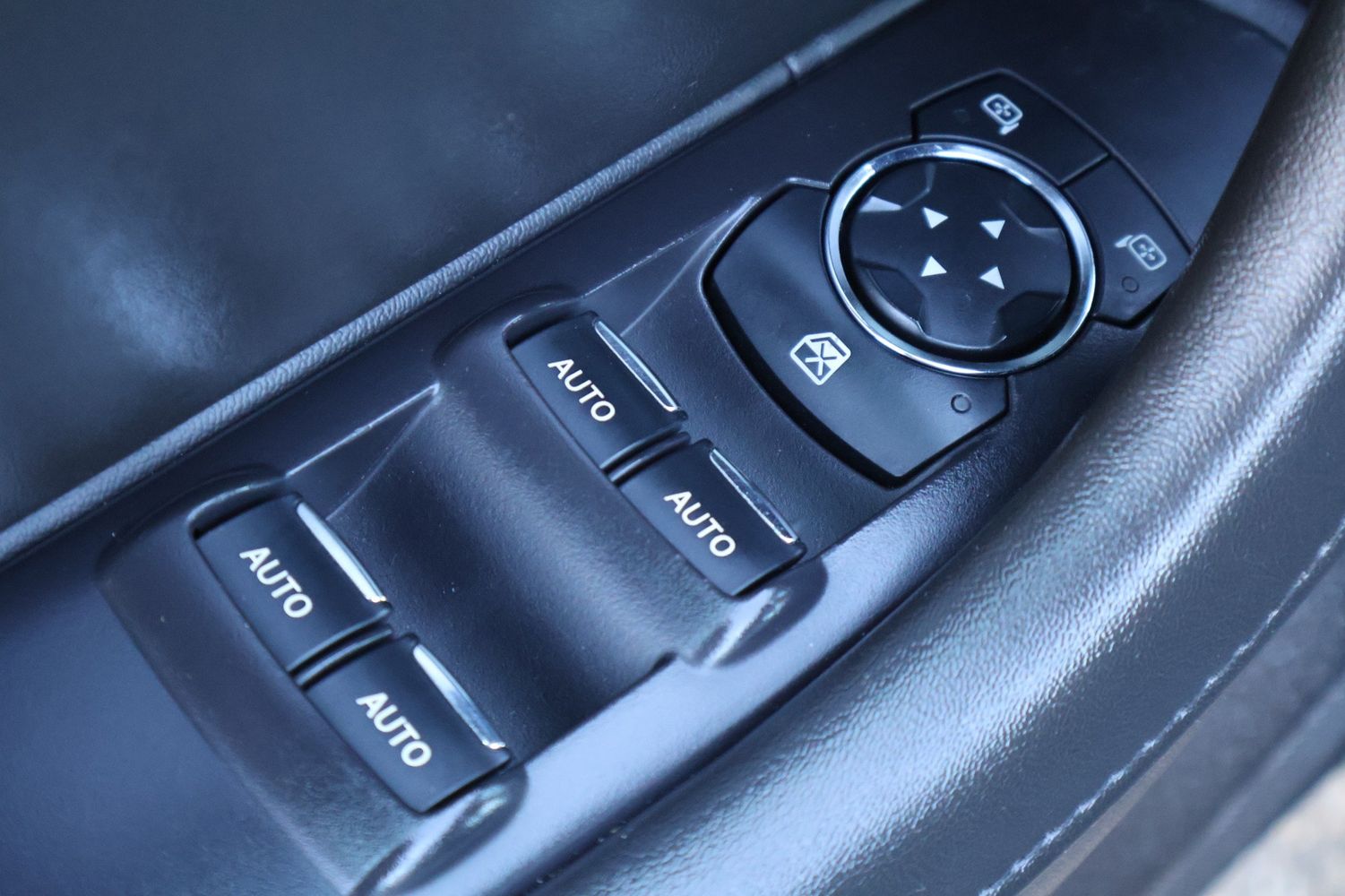 2013 Lincoln MKS EcoBoost | Victory Motors of Colorado