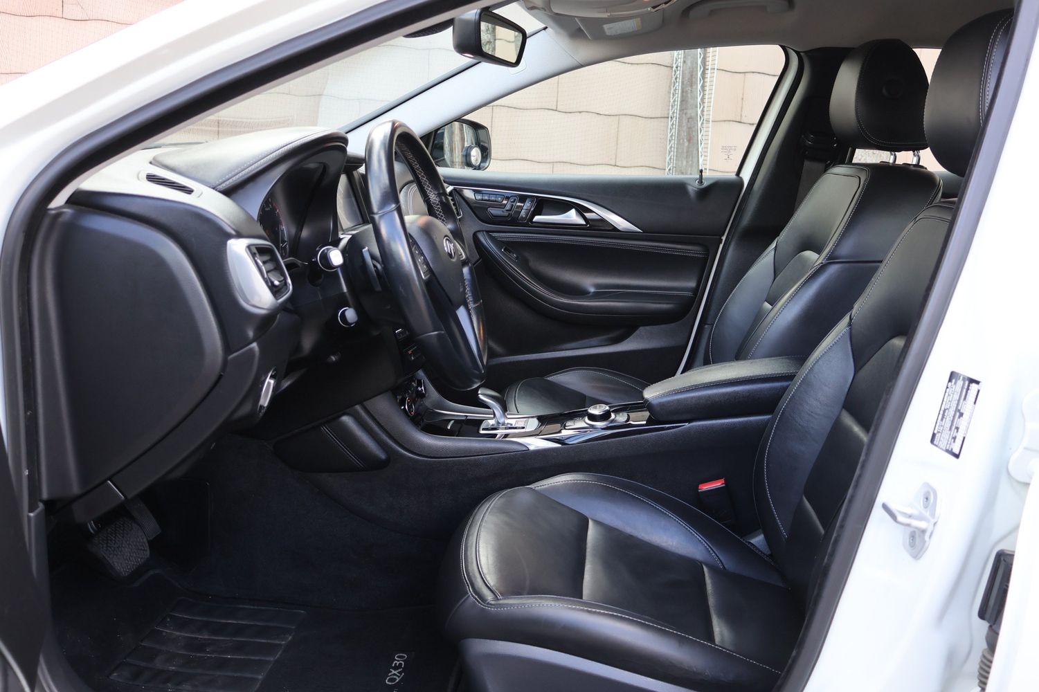 2018 INFINITI QX30 Luxury | Victory Motors of Colorado
