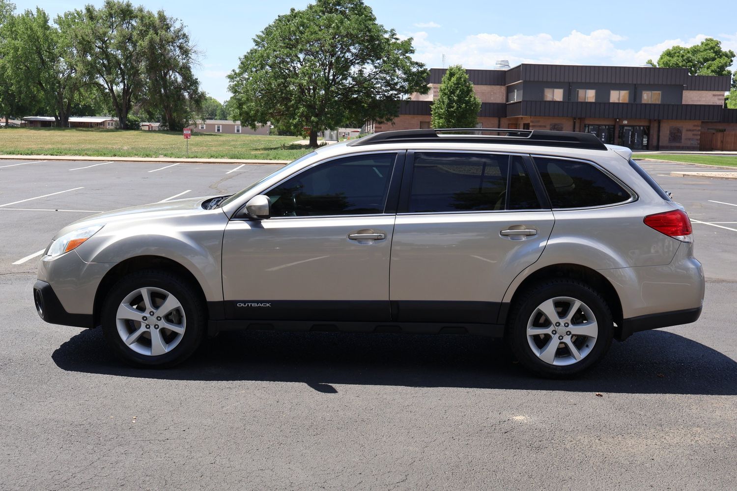 2014 Subaru Outback 2.5i Premium | Victory Motors of Colorado