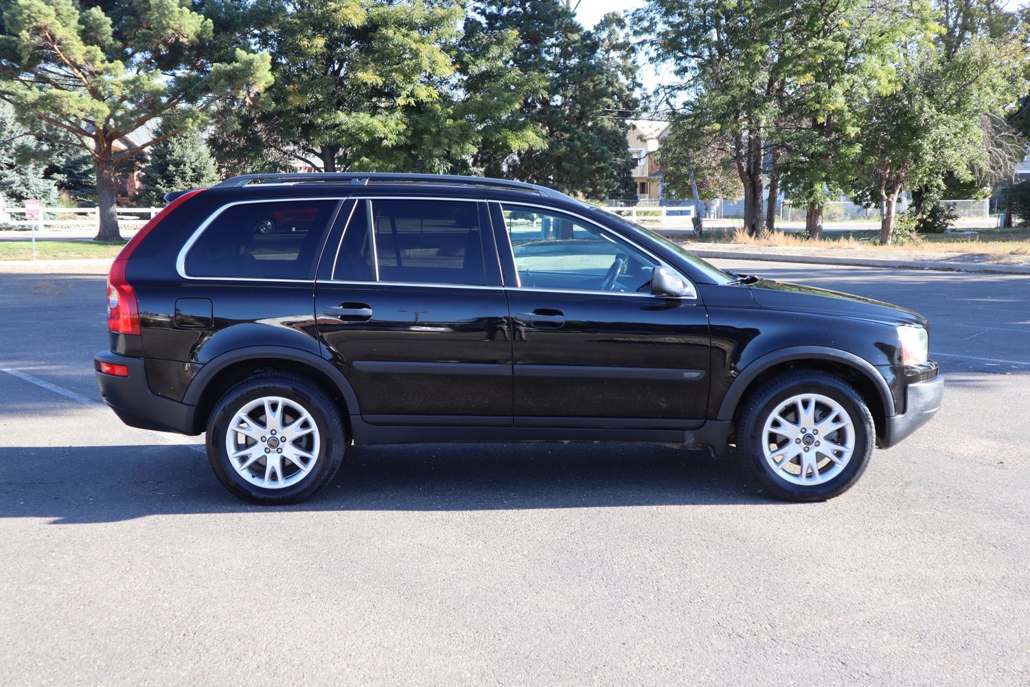 2004 Volvo XC90 2.5T | Victory Motors of Colorado