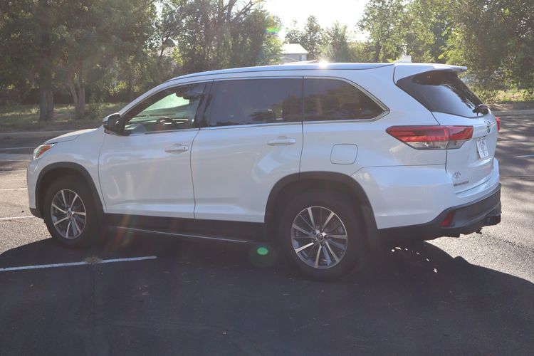 2019 Toyota Highlander XLE | Victory Motors of Colorado