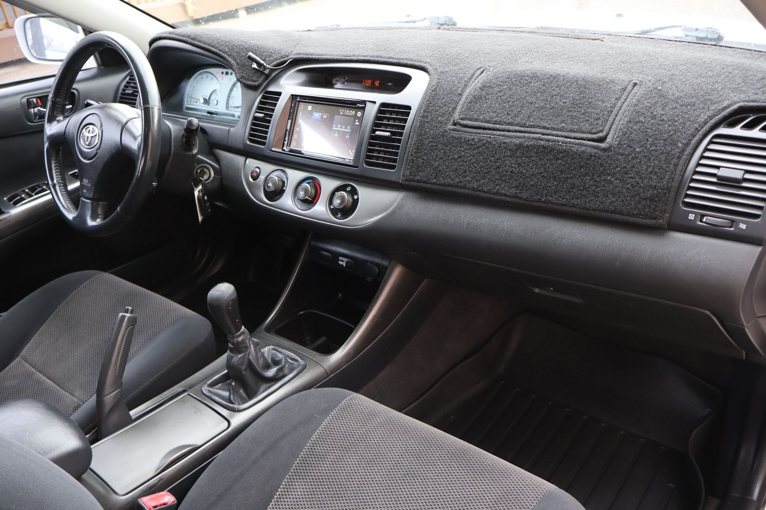 2002 Toyota Camry SE | Victory Motors of Colorado