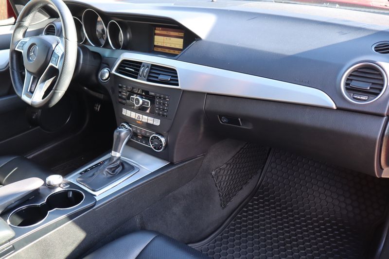2012 Mercedes-Benz C-300 Photos
