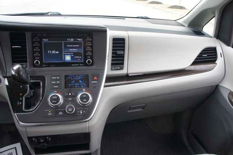 2018 Toyota Sienna XLE 7-Passenger Auto Access Seat | Zoom Auto Group ...