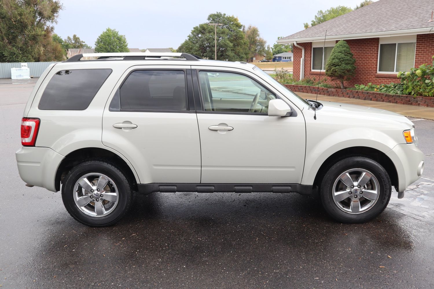 2009 Ford Escape Limited | Victory Motors of Colorado