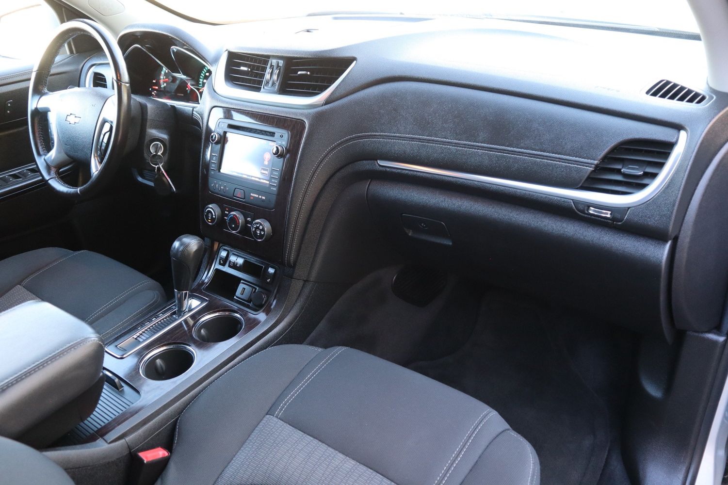 2016 Chevrolet Traverse LT | Victory Motors of Colorado