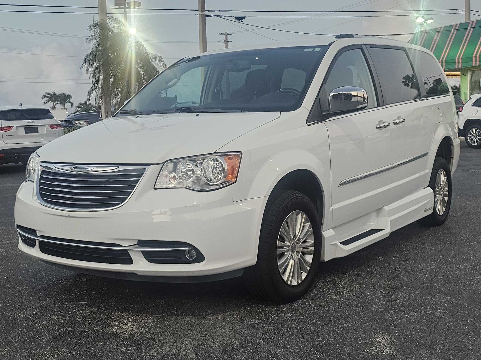 2016 Town And Country Limitednull