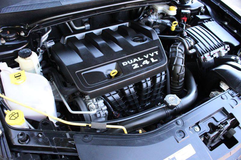 2014 Chrysler 200 Photos