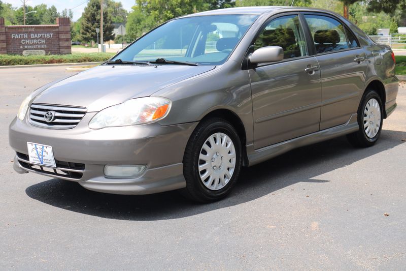 2004 Toyota Corolla Photos