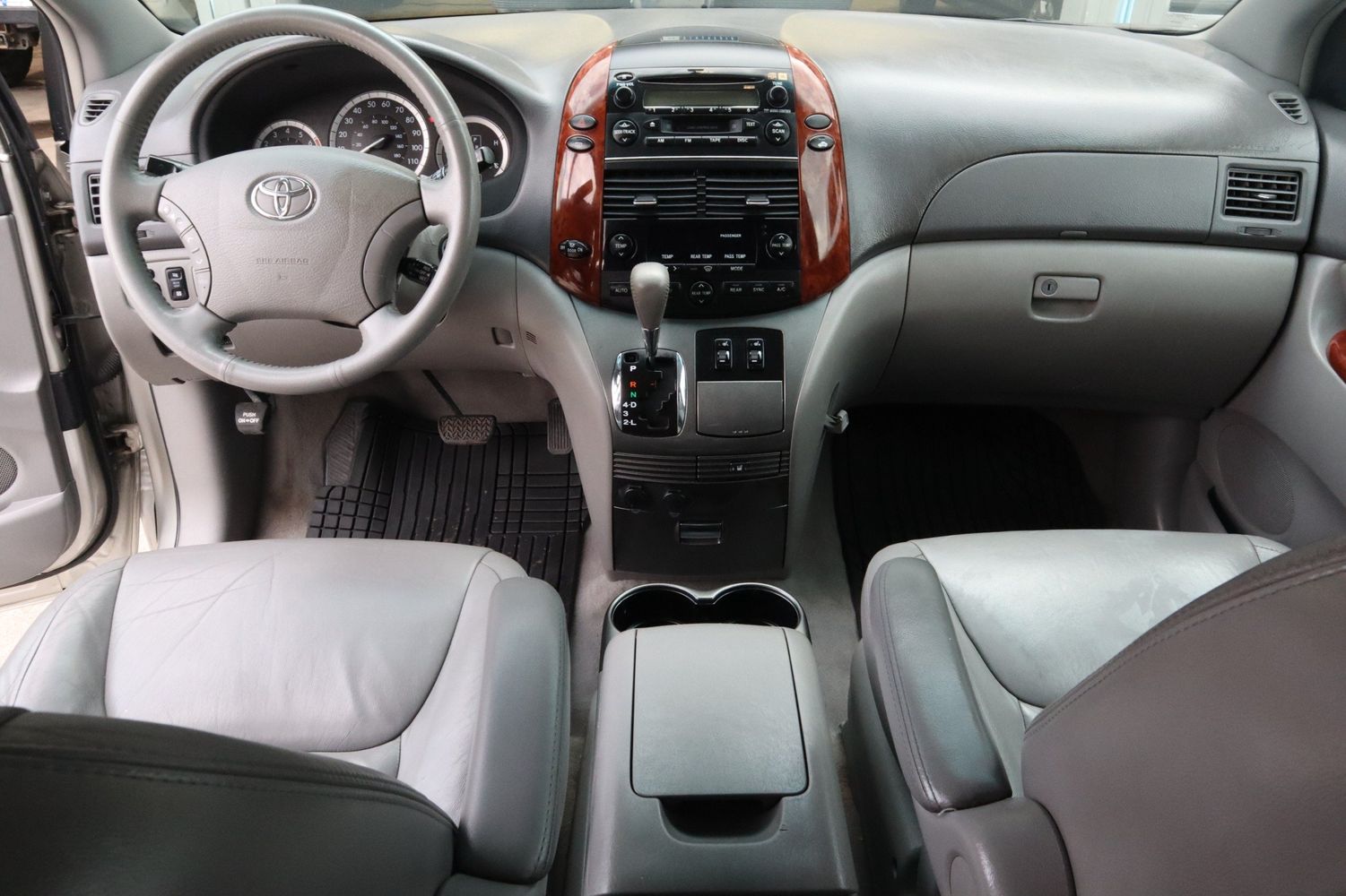 2004 Toyota Sienna XLE 7 Passenger | Victory Motors of Colorado