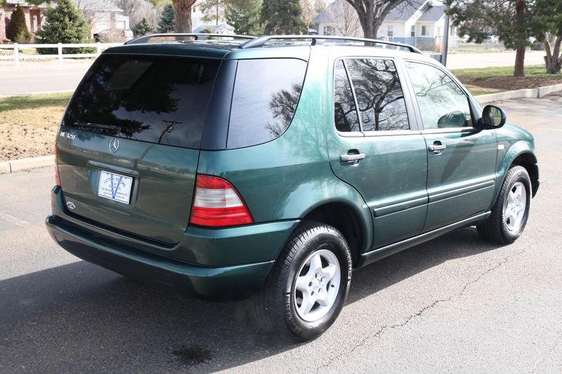 2000 Mercedes-Benz ML 320 Photos