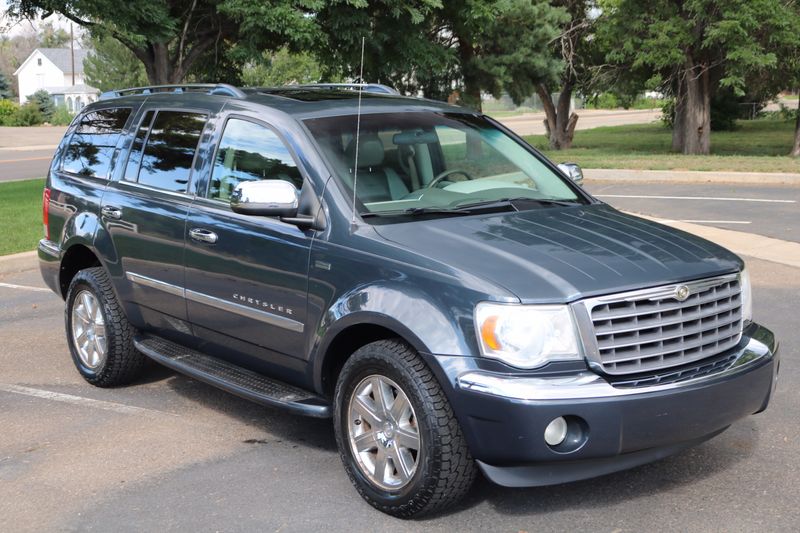 2008 Chrysler Aspen Photos