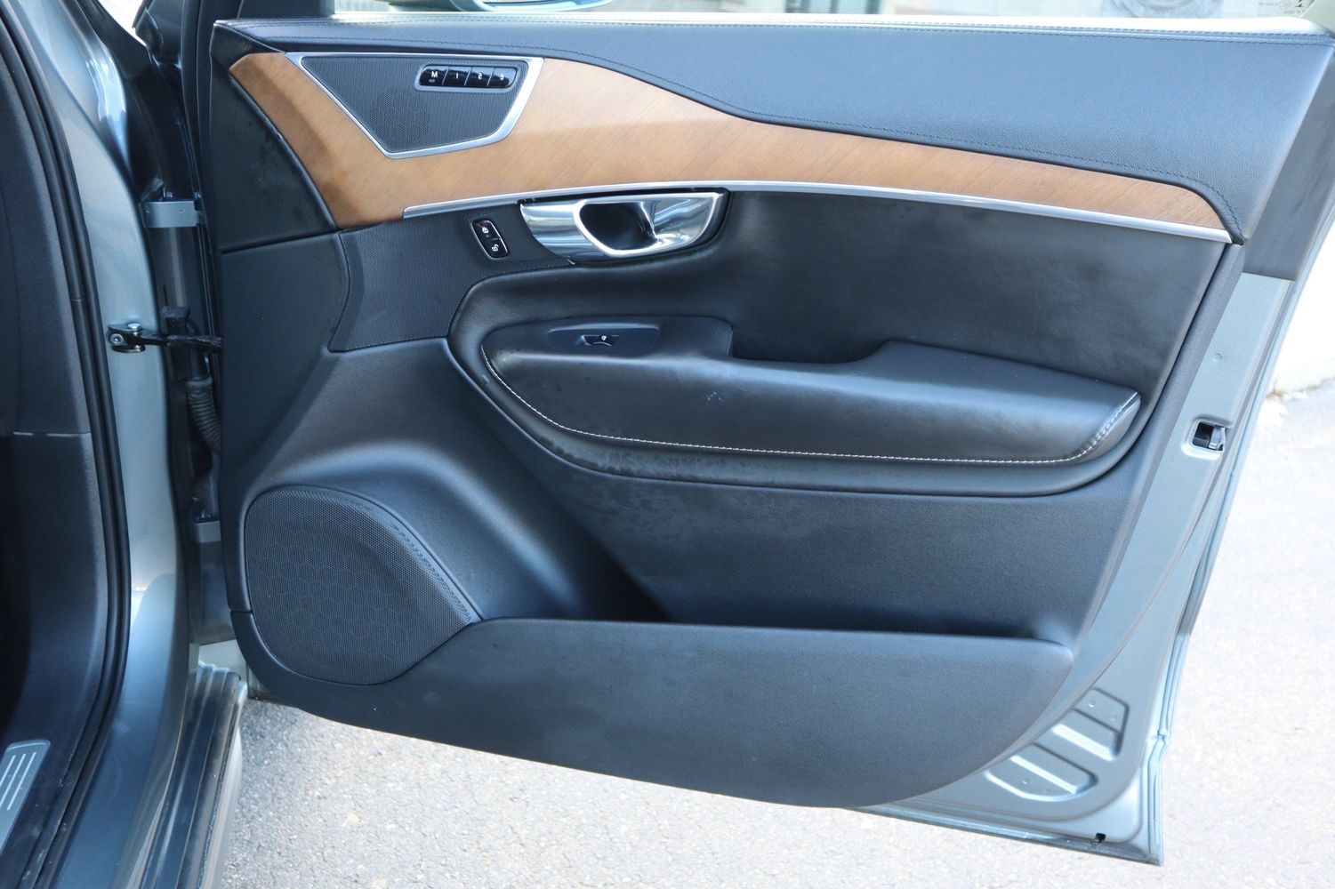 2016 Volvo XC90 T6 Inscription | Victory Motors of Colorado