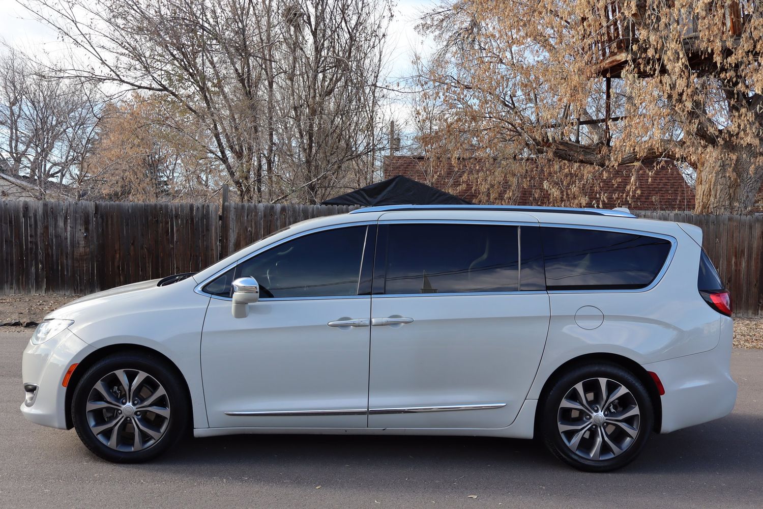 2017 Chrysler Pacifica Limited | Victory Motors of Colorado