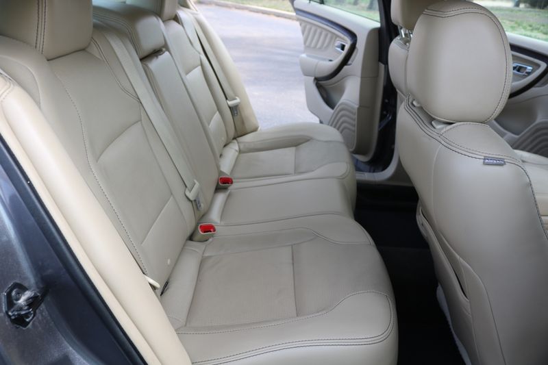 2014 Ford Taurus Photos