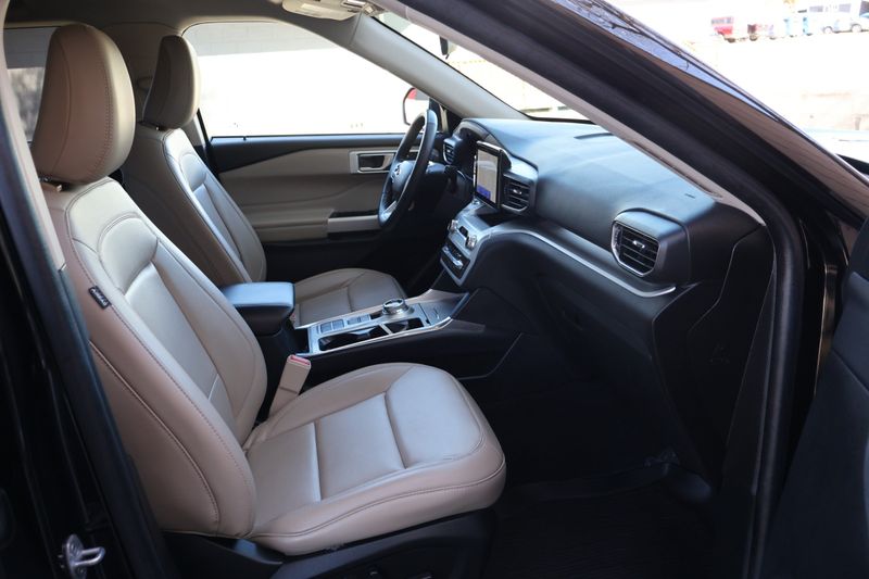 2022 Ford Explorer Photos