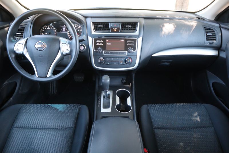 2016 Nissan Altima Photos