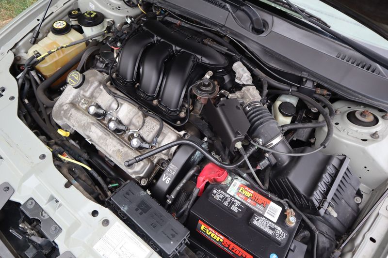 2005 Ford Taurus Photos