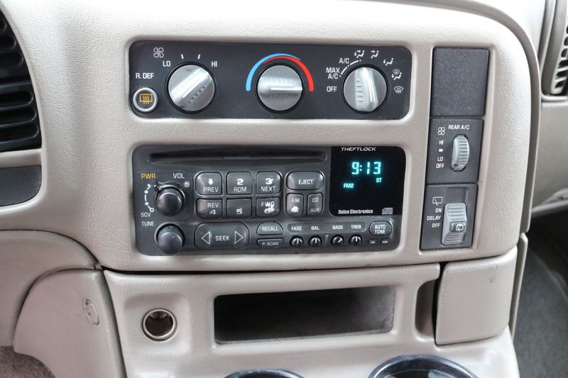 2001 Chevrolet Astro Photos