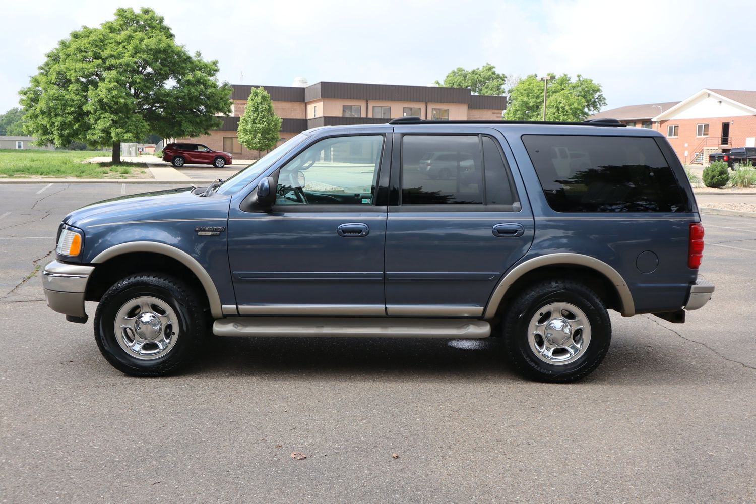 2002 Ford Expedition Eddie Bauer | Victory Motors of Colorado
