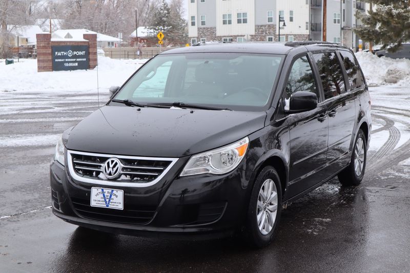 2012 Volkswagen Routan Photos