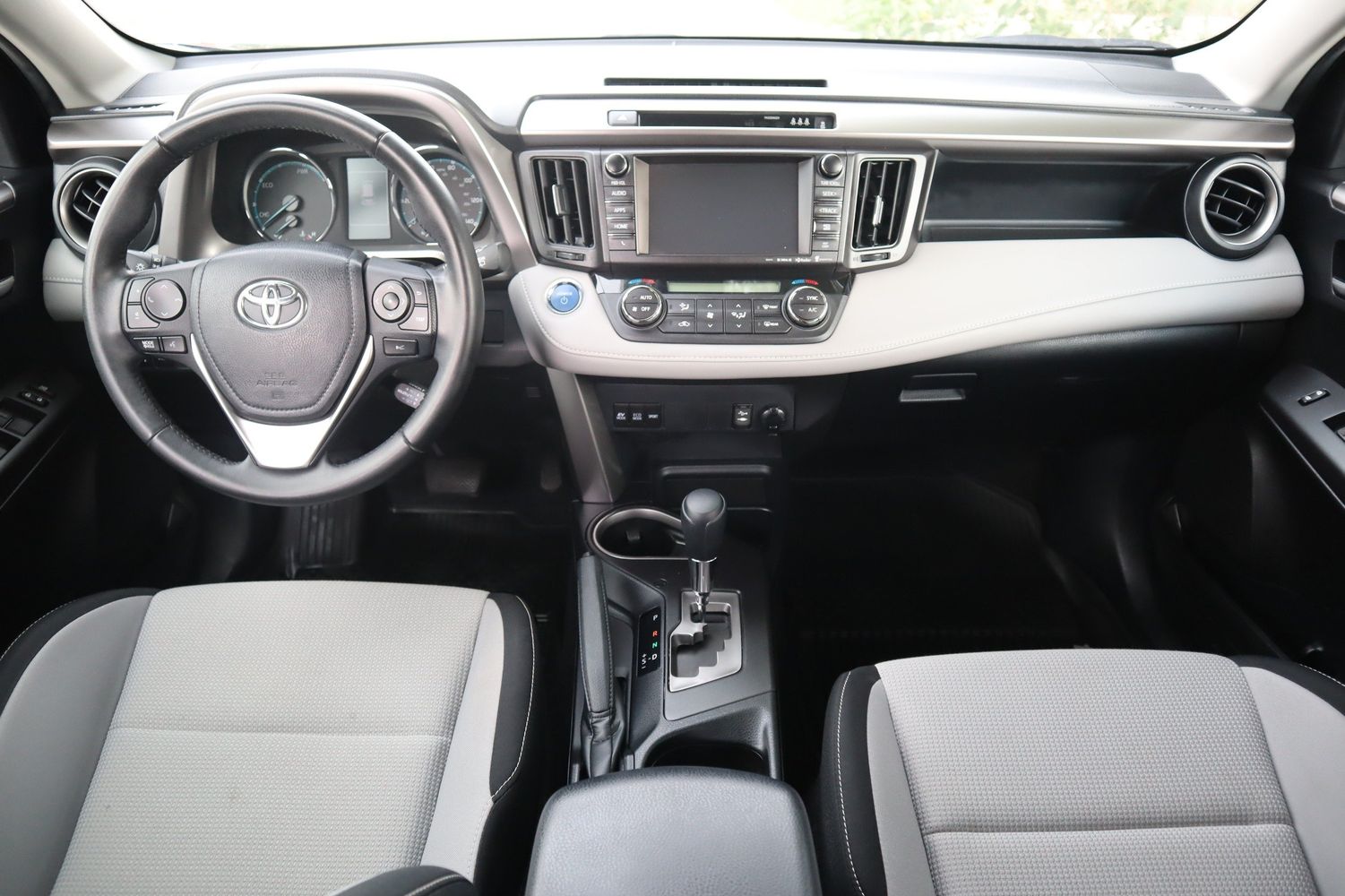 2018 Toyota RAV4 Hybrid XLE | Victory Motors of Colorado