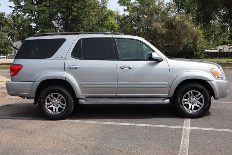 2005 Toyota Sequoia Photos