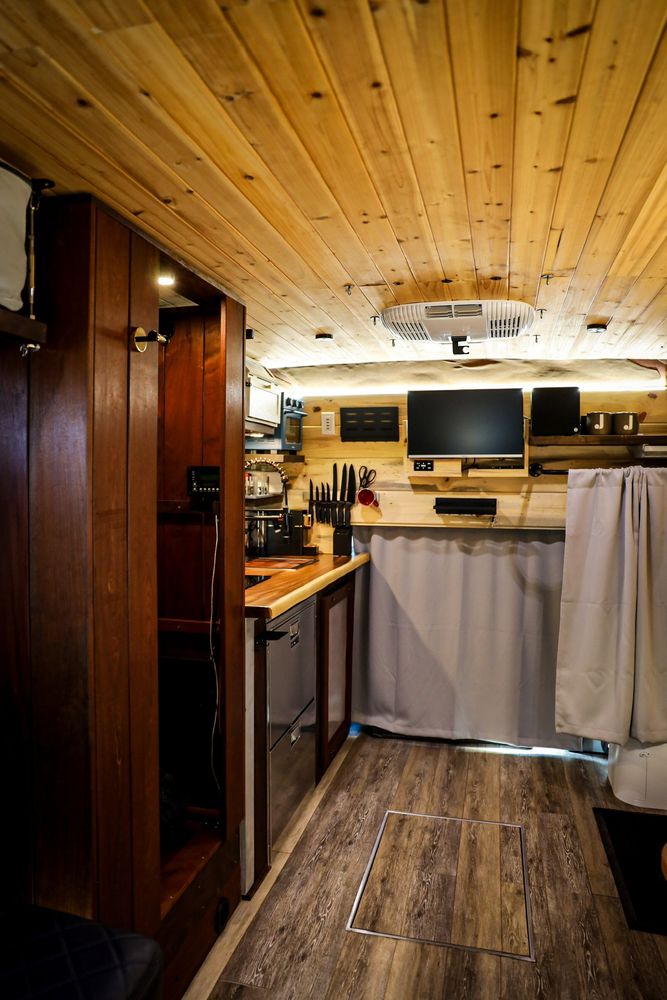 2008 Ford E-Series Chassis E-450 SD | Victory Motors of Colorado
