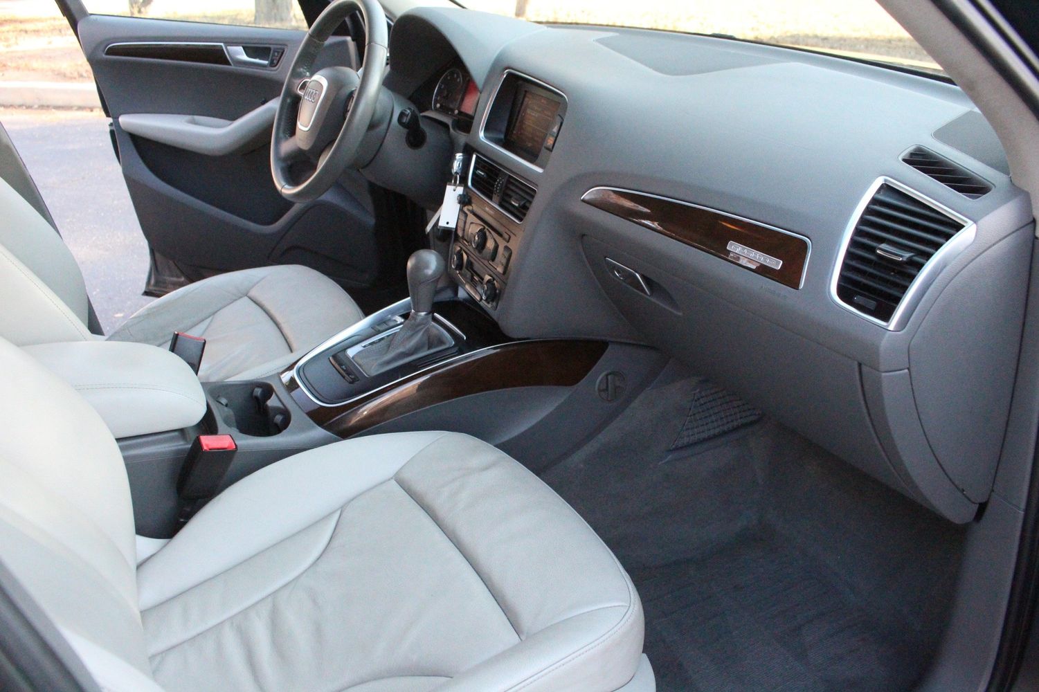 2011 Audi Q5 2.0T quattro Premium | Victory Motors of Colorado