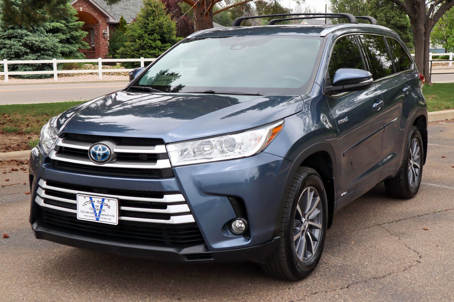 2017 Toyota Highlander Hybrid XLE | Victory Motors of Colorado