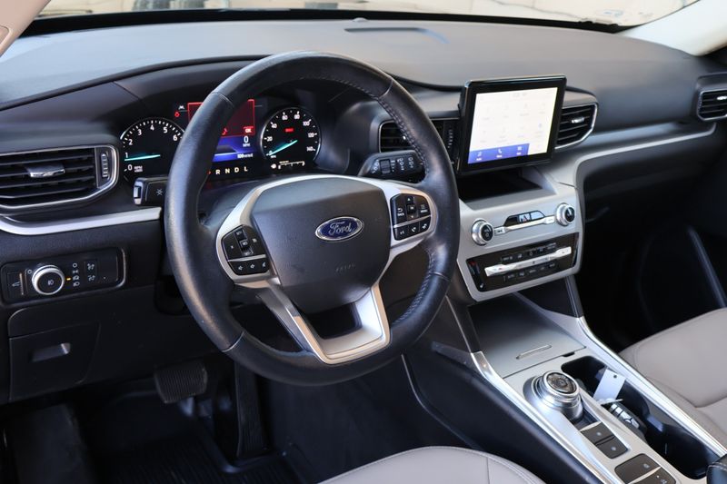 2022 Ford Explorer Photos