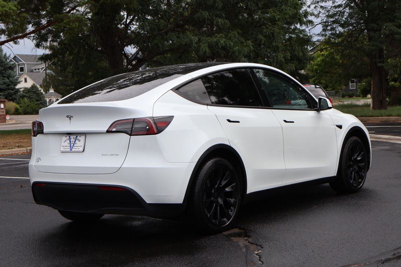 2023 Tesla Model Y Photos