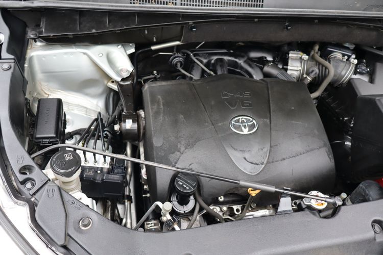 2018 Toyota Highlander LE | Victory Motors of Colorado