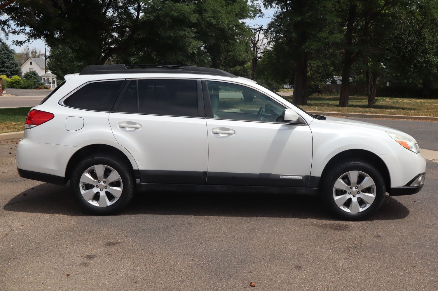 2010 Subaru Outback 2.5i Limited | Victory Motors of Colorado