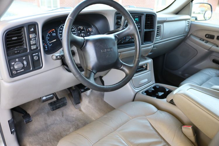 2001 GMC Sierra 2500HD SLT | Victory Motors of Colorado